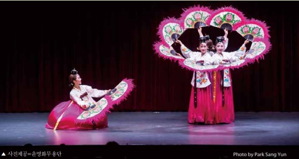 한국의 전통춤 다섯번째 이야기, '부채춤'